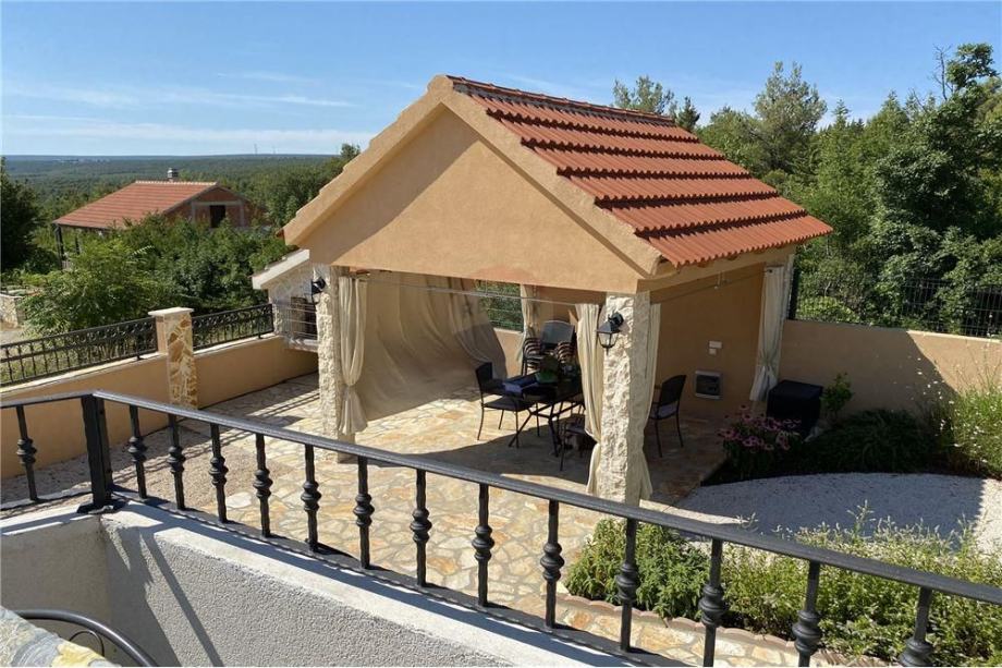 KUĆA S BAZENOM - POGLED MORE- NOVIGRAD (PRIDRAGA) (prodaja)