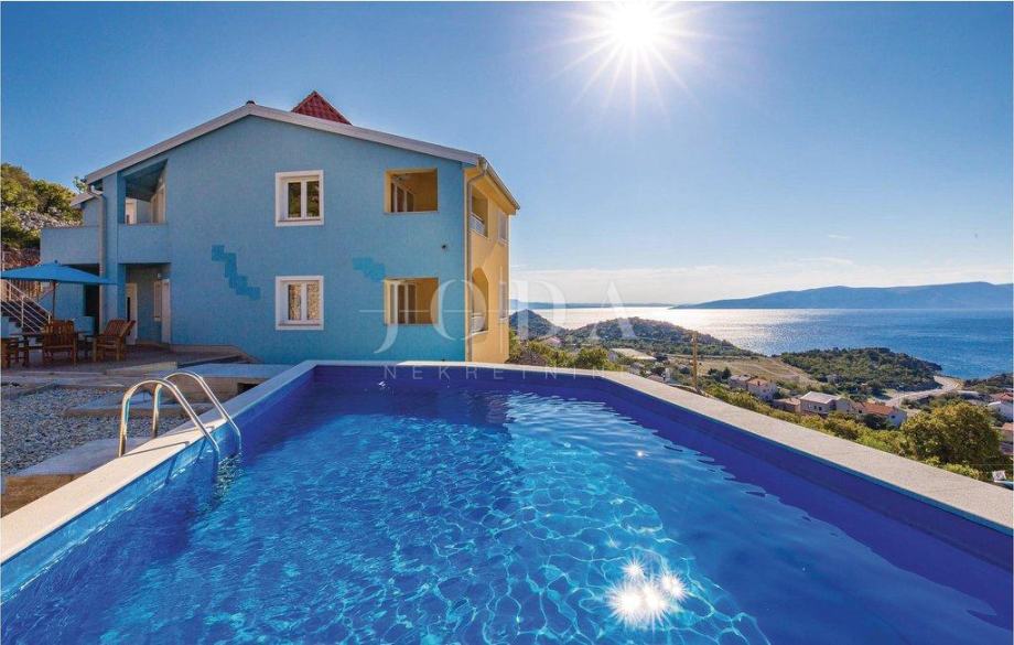 Kuća sa bazenom i sedam apartmana (prodaja)