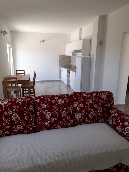 Kuća sa 4 stana Bibinje, 272.00 m2 (prodaja)