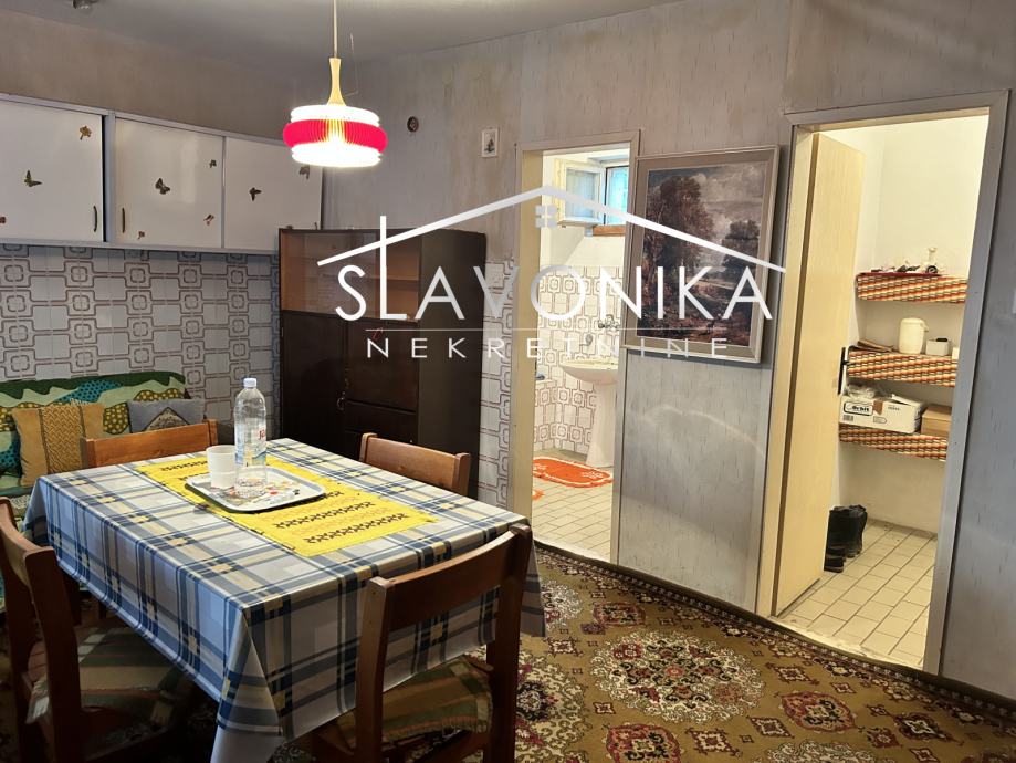 Stambeno - poslovna zgrada, Bršadin, 160 m2, na 2390 m2 parceli (prodaja)