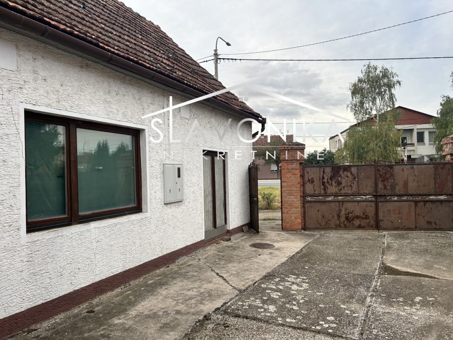 Stambeno - poslovna zgrada, Bršadin, 160 m2, na 2390 m2 parceli (prodaja)