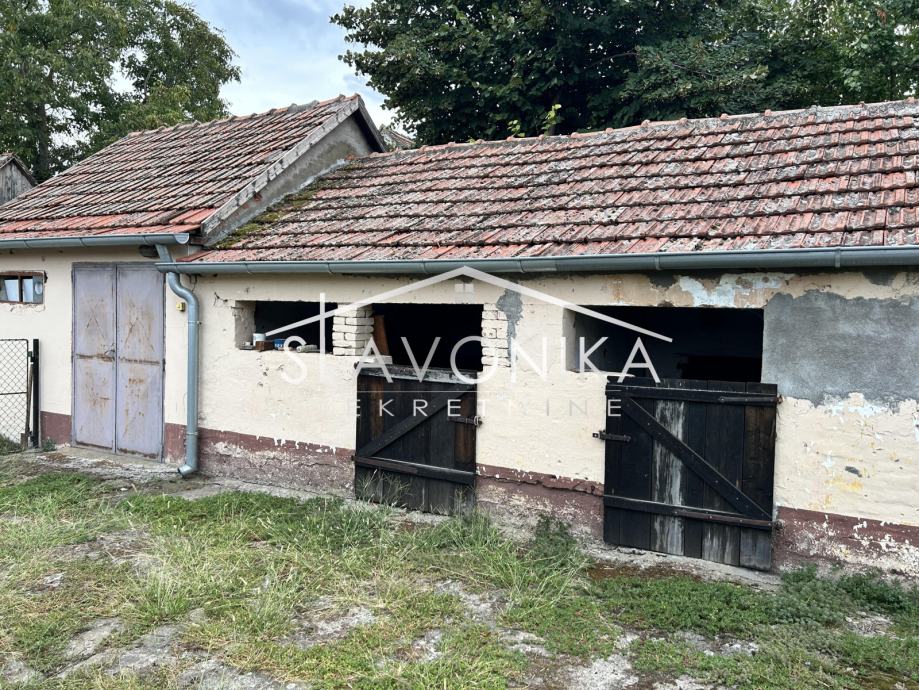 Stambeno - poslovna zgrada, Bršadin, 160 m2, na 2390 m2 parceli (prodaja)