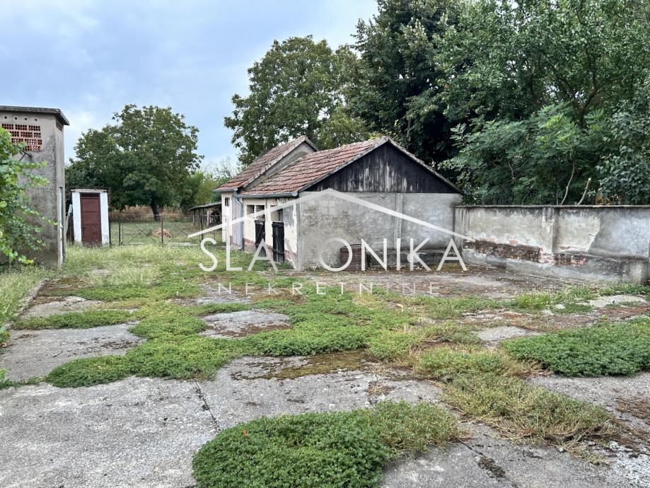 Stambeno - poslovna zgrada, Bršadin, 160 m2, na 2390 m2 parceli (prodaja)