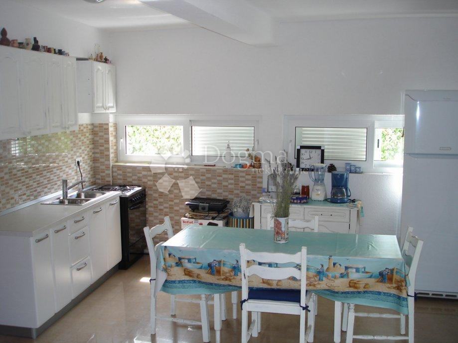 Kuća u centru poluotoka Radalj, Klek, cca 80m od plaže (prodaja)