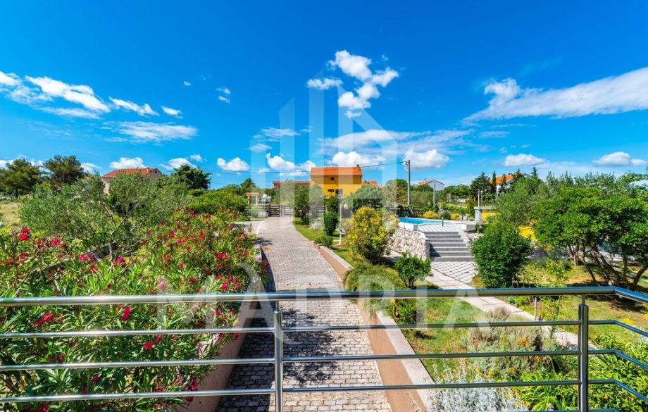 Kuća sa dvije stambene jedinice, Podgradina, bazen, okućnica 1570 m2 ...