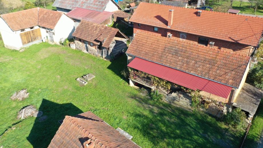 Kuća, dvorište, voćnjak i gospodarski objekti (prodaja)