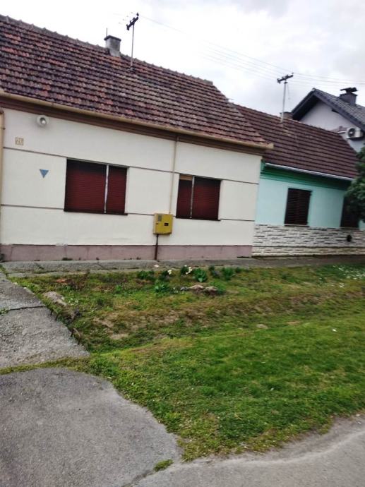Josipovac, kuća prizemnica s tri sobe i velikim dvorištem (prodaja)