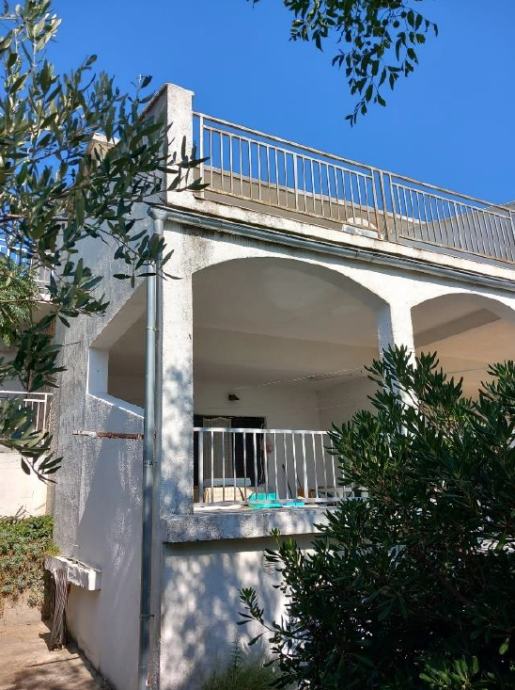 Suvlasnički dio kuće: Karlobag, 166.15 m2, DRAŽBA (prodaja)