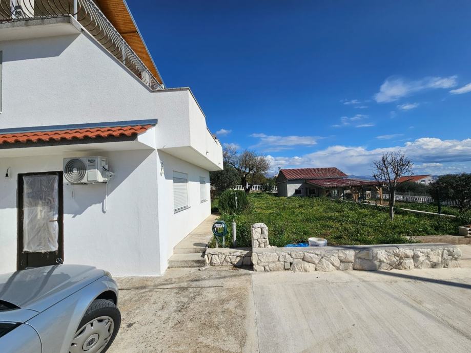 Kuća: Kaštel Gomilica, 300.00 m2 / uporabna (prodaja)