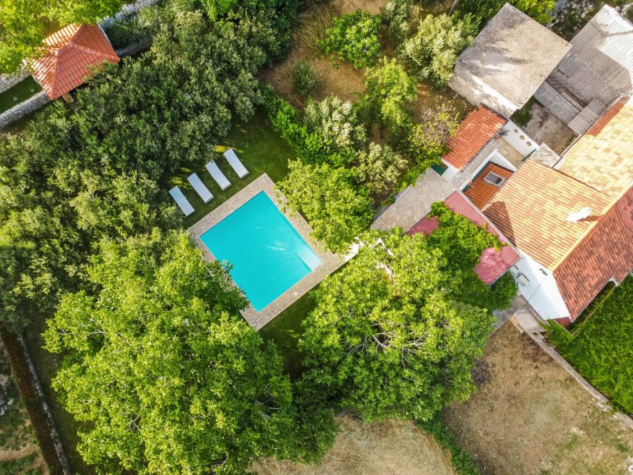 Villa Radic, Klis,heated pool, garden, 6 persons, 110 m2/ 1800 m2 (iznajmljivanje)