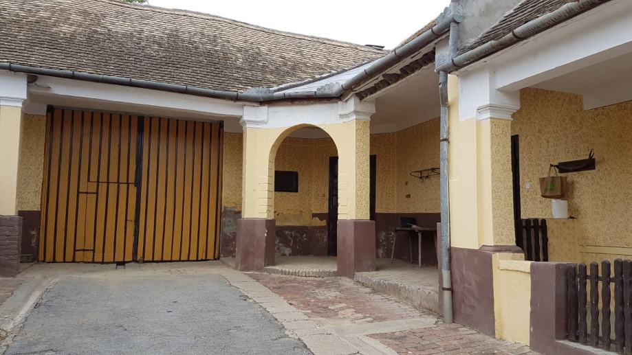 Kuća: Kneževi Vinogradi, prizemnica, 110.00 m2, centar (prodaja)