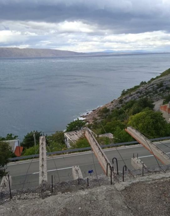 Kuća: Krivi Put, 186.00 m2 (prodaja)