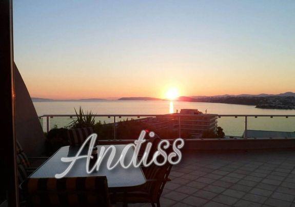 Kuća lipog ambijenta i prekrasnog pogleda (prodaja)