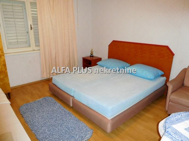 Kuća: Makarska, dvokatnica, 180 m2 (prodaja)