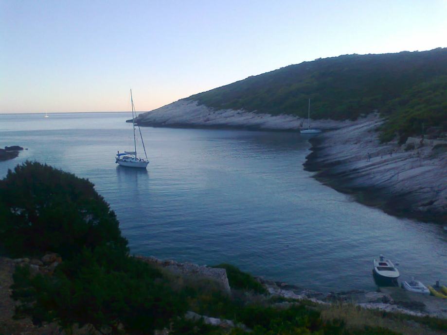 Kuća: Mala Travna otok Vis (prodaja)