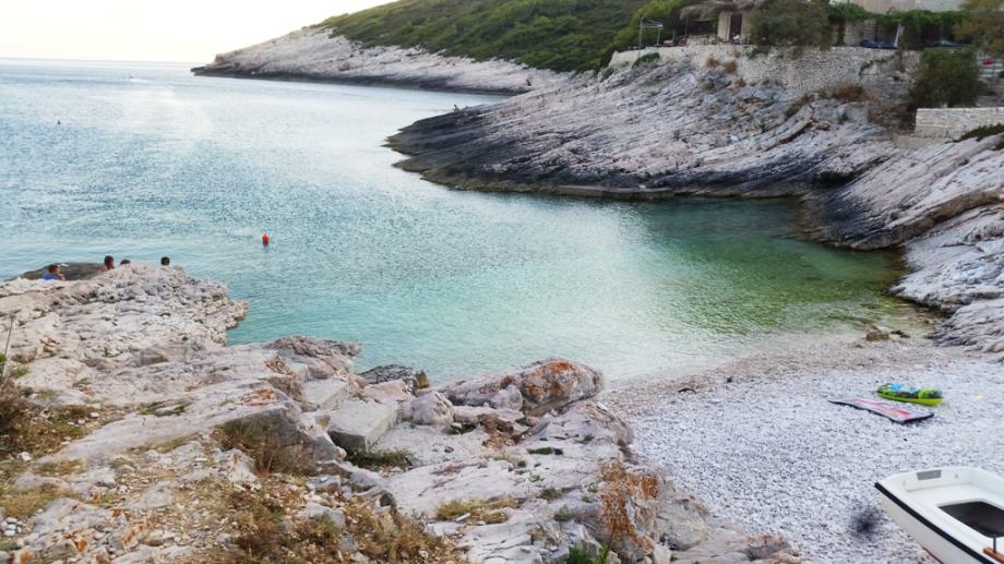 Kuća: Mala Travna otok Vis (prodaja)