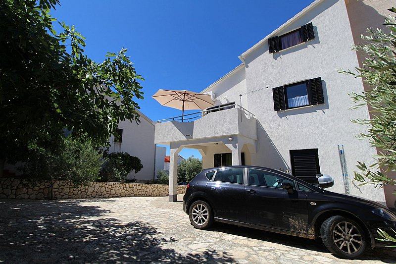 Kuća: Mandre, 200.00 m2 5 apartmana (prodaja)