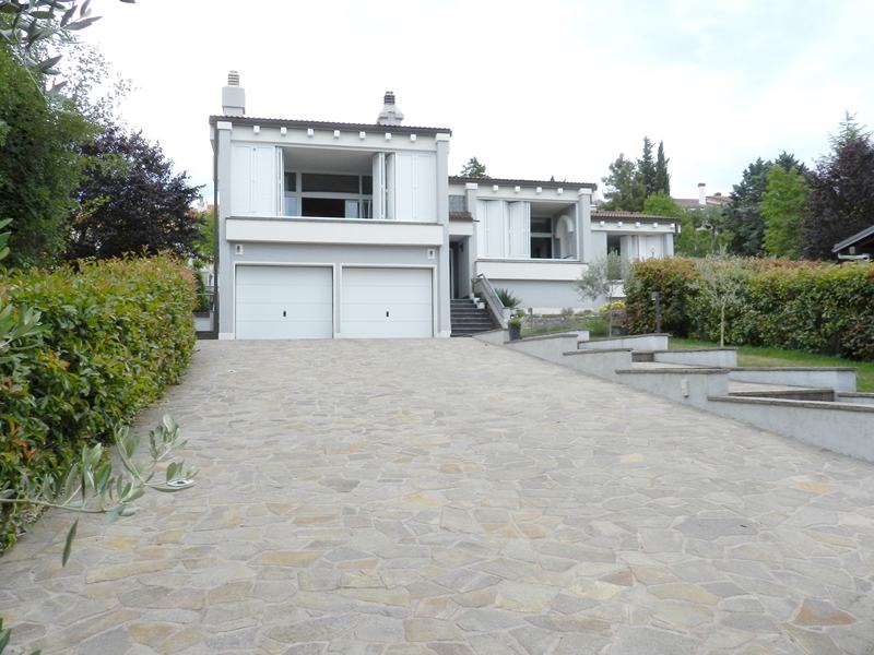 Kuća Njivice, Omišalj, 300m2 (prodaja)