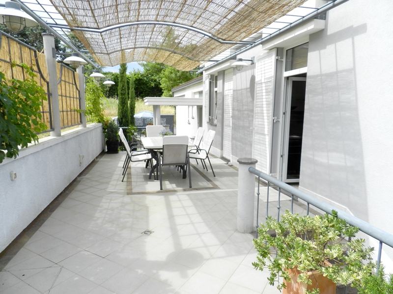 Kuća Njivice, Omišalj, 300m2 (prodaja)