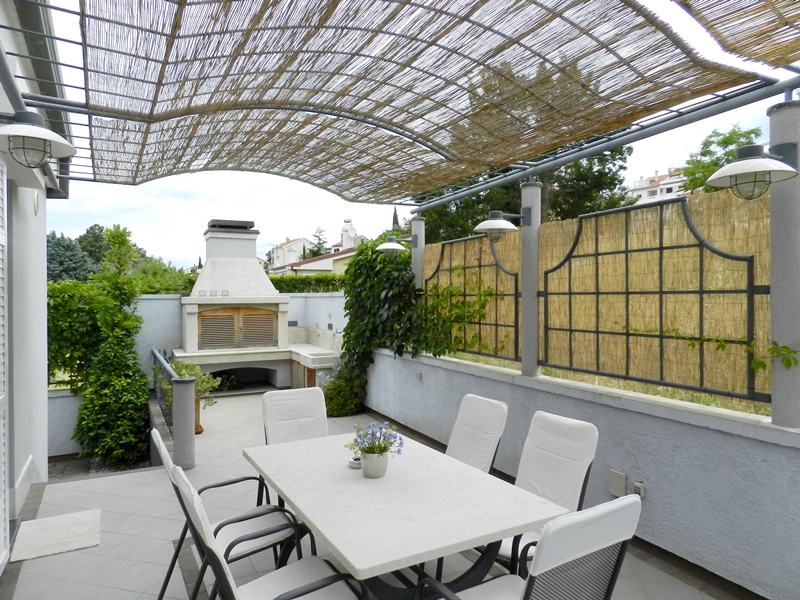 Kuća Njivice, Omišalj, 300m2 (prodaja)