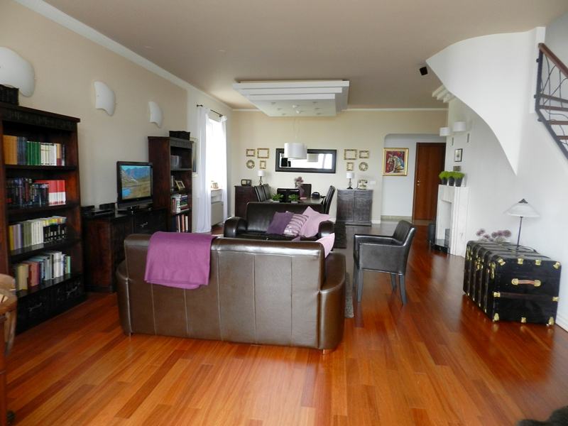 Kuća Njivice, Omišalj, 300m2 (prodaja)