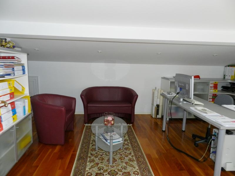 Kuća Njivice, Omišalj, 300m2 (prodaja)