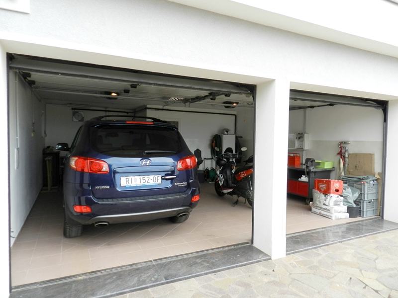 Kuća Njivice, Omišalj, 300m2 (prodaja)