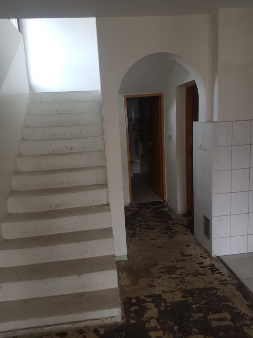 Kuća: Petkov Breg, katnica, 208.00 m2 (prodaja)