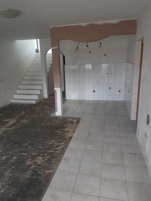 Kuća: Petkov Breg, katnica, 208.00 m2 (prodaja)