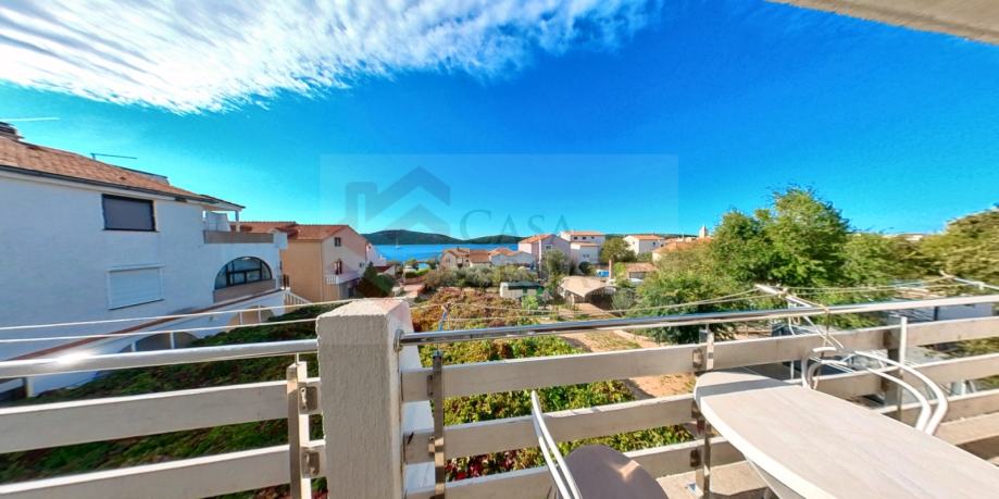 Kuća: Pirovac, 200.00 m2 (dio kuće, 4 apartmana + kamp) (prodaja)