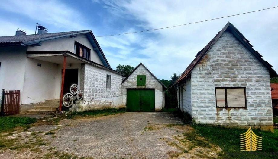 Kuća: Plaški, Međeđak, 80 m2 + pomoćni objekti 200 m2, parcela 5308 m2 ...