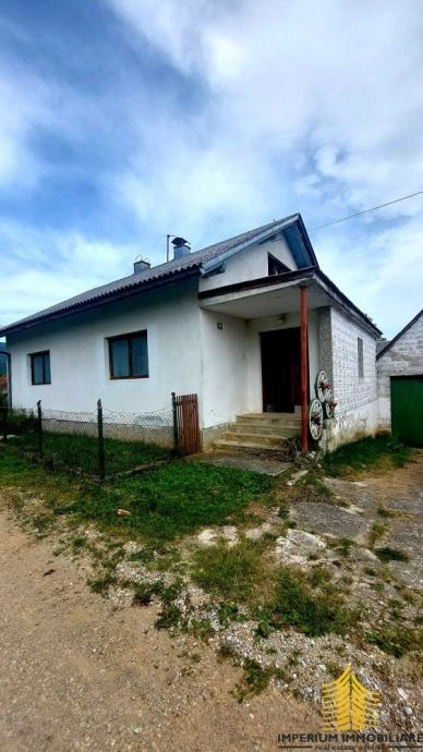 Kuća: Plaški, Međeđak, 80 m2 + pomoćni objekti 200 m2, parcela 5308 m2 ...