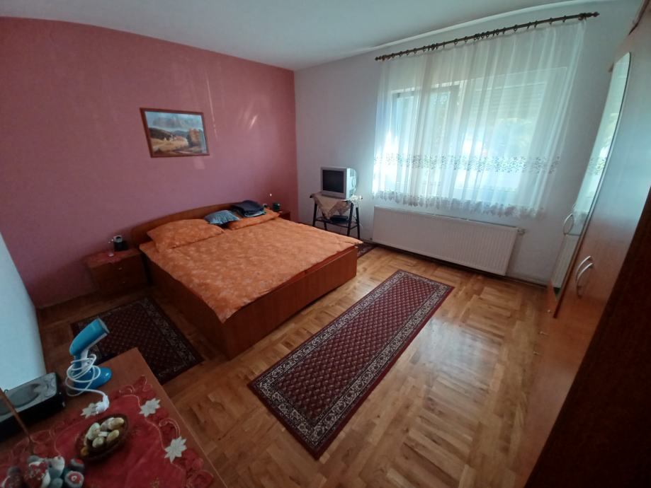 KUĆA PRIZEMNICA...trosobna, haustor, podrum...NOVO TENJA (prodaja)