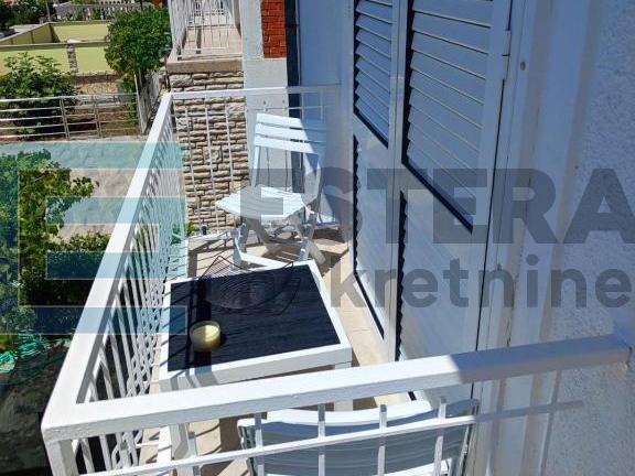 Kuća PRODAJA 260 m2, 2 apartmana, terasa, parking, garaža, 50 m od mor ...