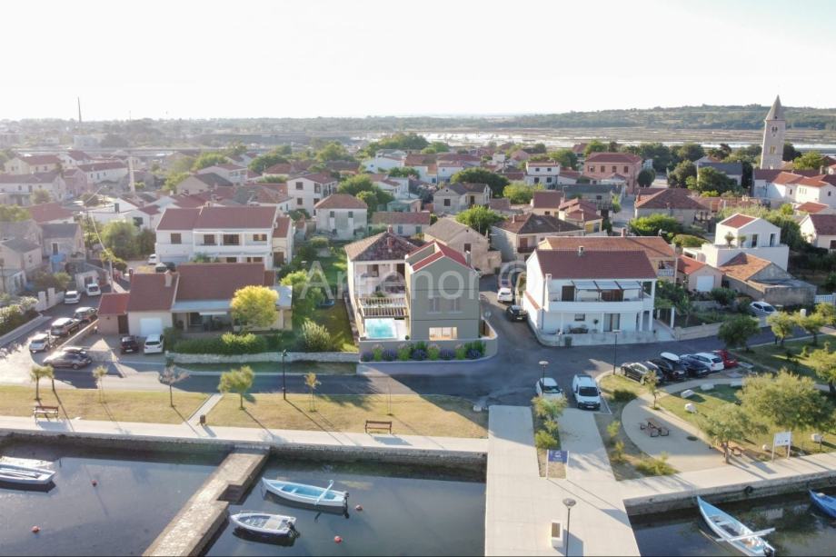 NIN - CENTAR - luksuzna kuća - 1. red do mora (prodaja)