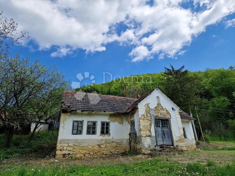 Kuća za rušenje na prekrasnoj lokaciji (prodaja)