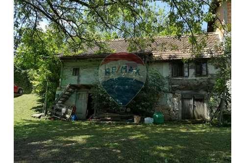 Gradilište s starom kućom u Samoboru (prodaja)