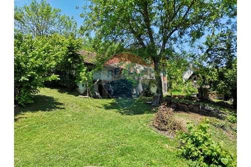 Gradilište s starom kućom u Samoboru (prodaja)