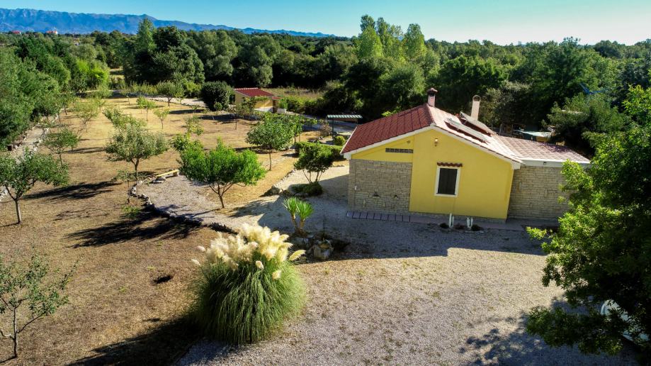 Kuća:Samoodrživa mala kuća 64m2 na parceli od 3.500 m2 Zadar (Murvica ...