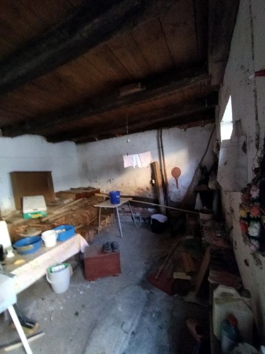 Kuća: Skakavac, 70.00 m2 + gospodarski objekti 100 m2 - IMANJE (prodaja)
