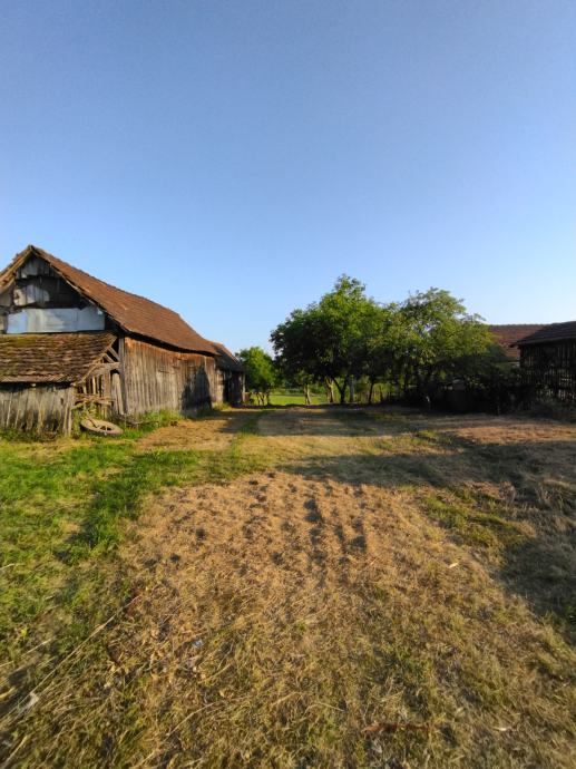 Kuća: Skakavac, 70.00 m2 + gospodarski objekti 100 m2 - IMANJE (prodaja)
