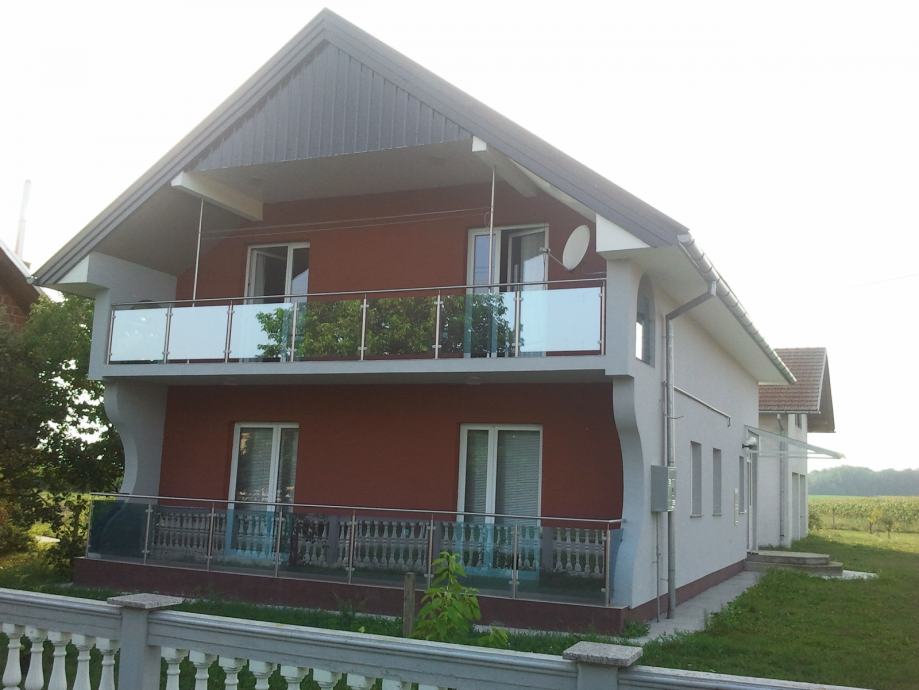 Kuća: Stara Rača, visoka prizemnica, 180 m2 (prodaja)
