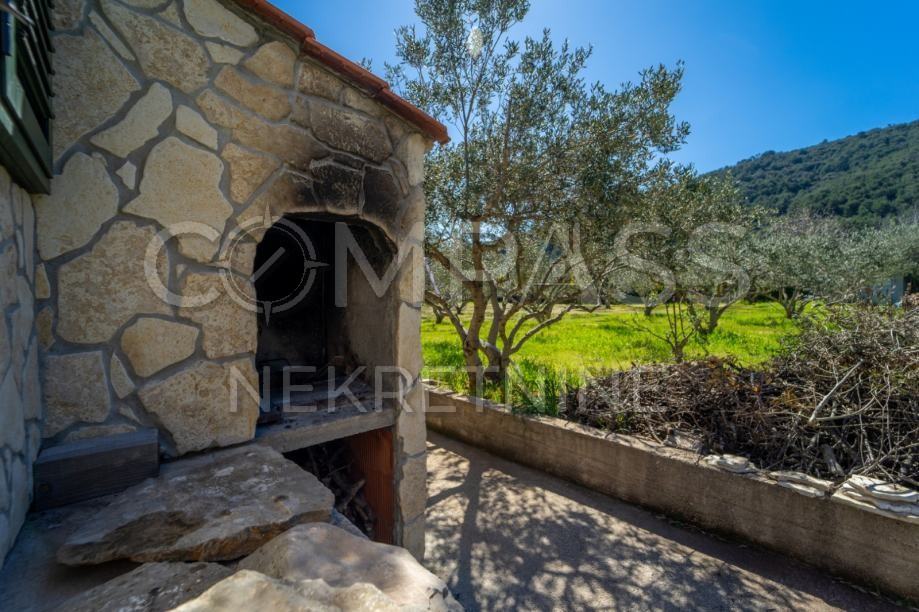 Prekrasna kuća u masliniku, Stari Grad, Hvar (prodaja)