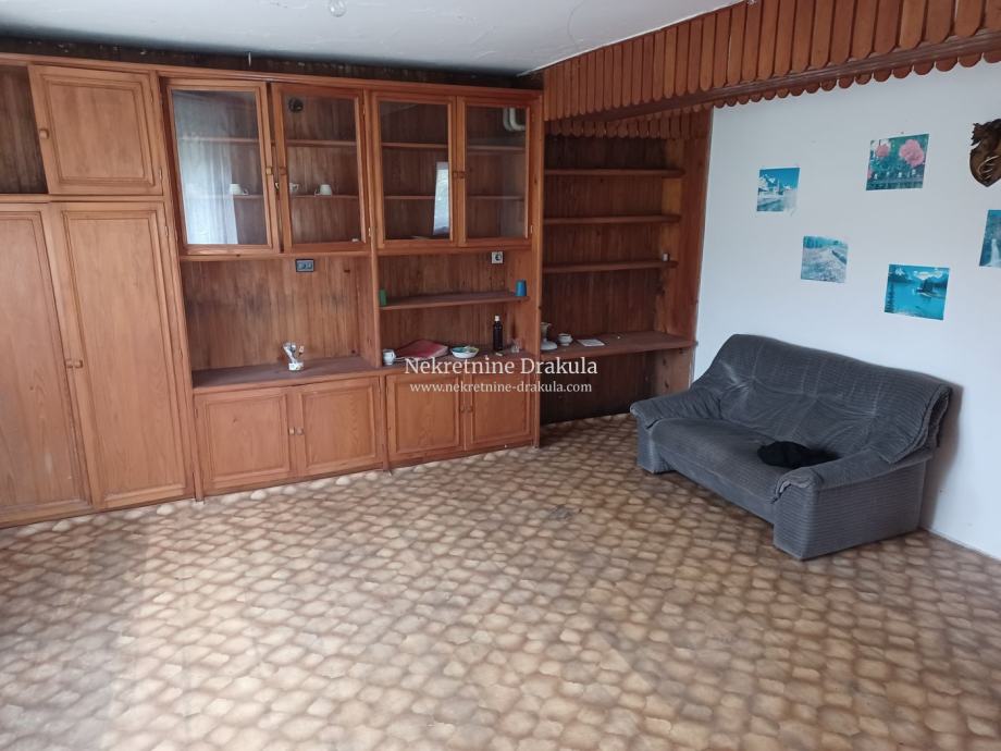 Kuća: Vrhovine, kuća i gospodarski objekti,184.00 m2 (prodaja)