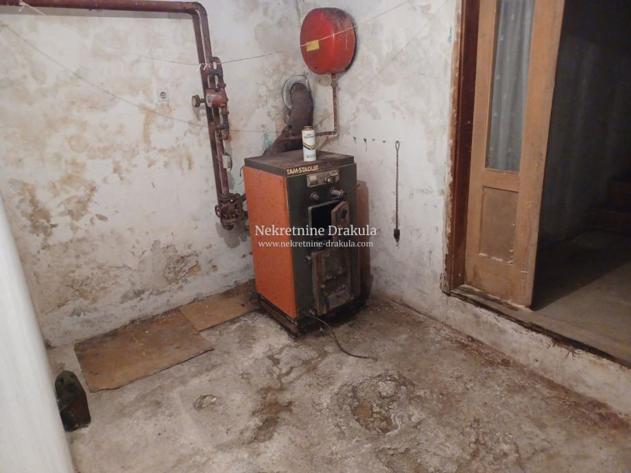 Kuća: Vrhovine, kuća i gospodarski objekti,184.00 m2 (prodaja)