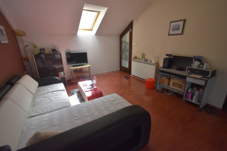 Kuća: Zagreb (Gajnice), 250.00 m2, 2 STANA, MEDPOTOKI ! (prodaja)