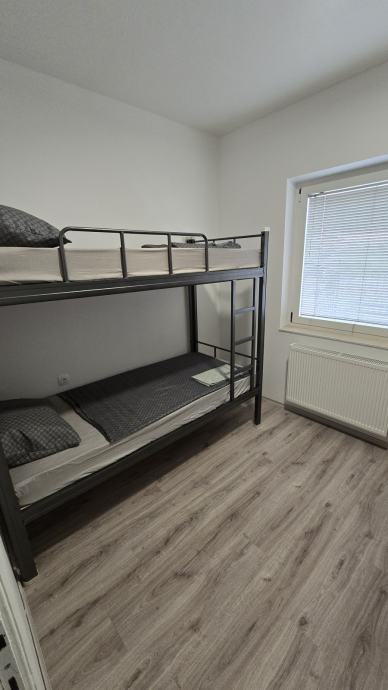 Kuća: Zagreb (Ivanja Reka), 220.00 m2 (iznajmljivanje)