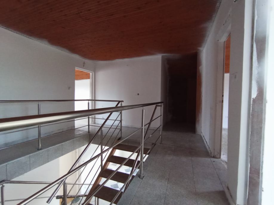 Kuća: Zagreb (Ivanja Reka), 300.00 m2 (prodaja)