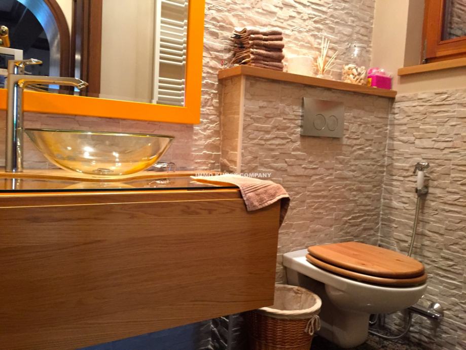 Pantovčak , obiteljska kuća, 180 m2+ vrt 500 m2+ garaža (iznajmljivanje)