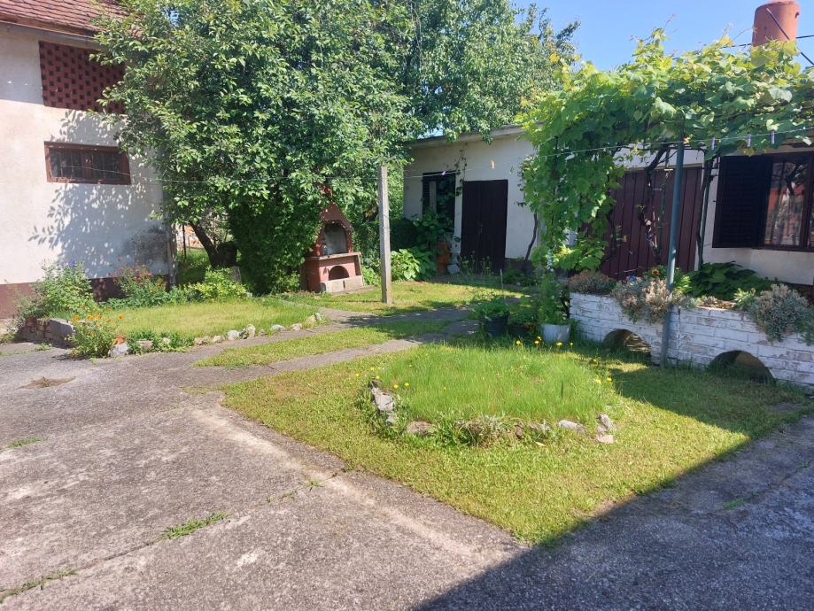 Kuća: Zagreb (Popovec), 131.00 m2 + Gospodarske zgrade 233.88 m2 (prodaja)